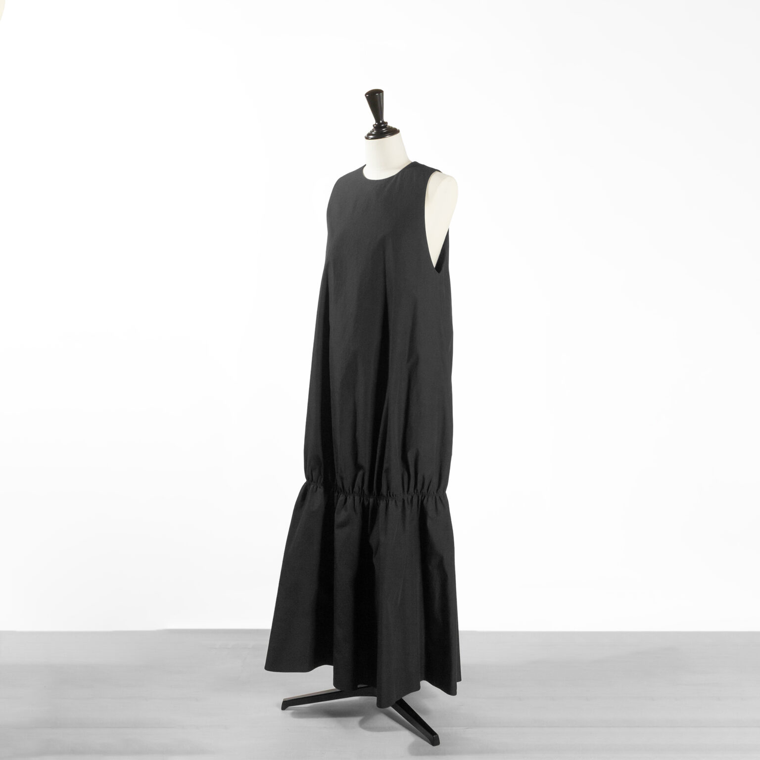 【SACRA】1枚でおしゃれに決まるノースリーブワンピース – ONTADE